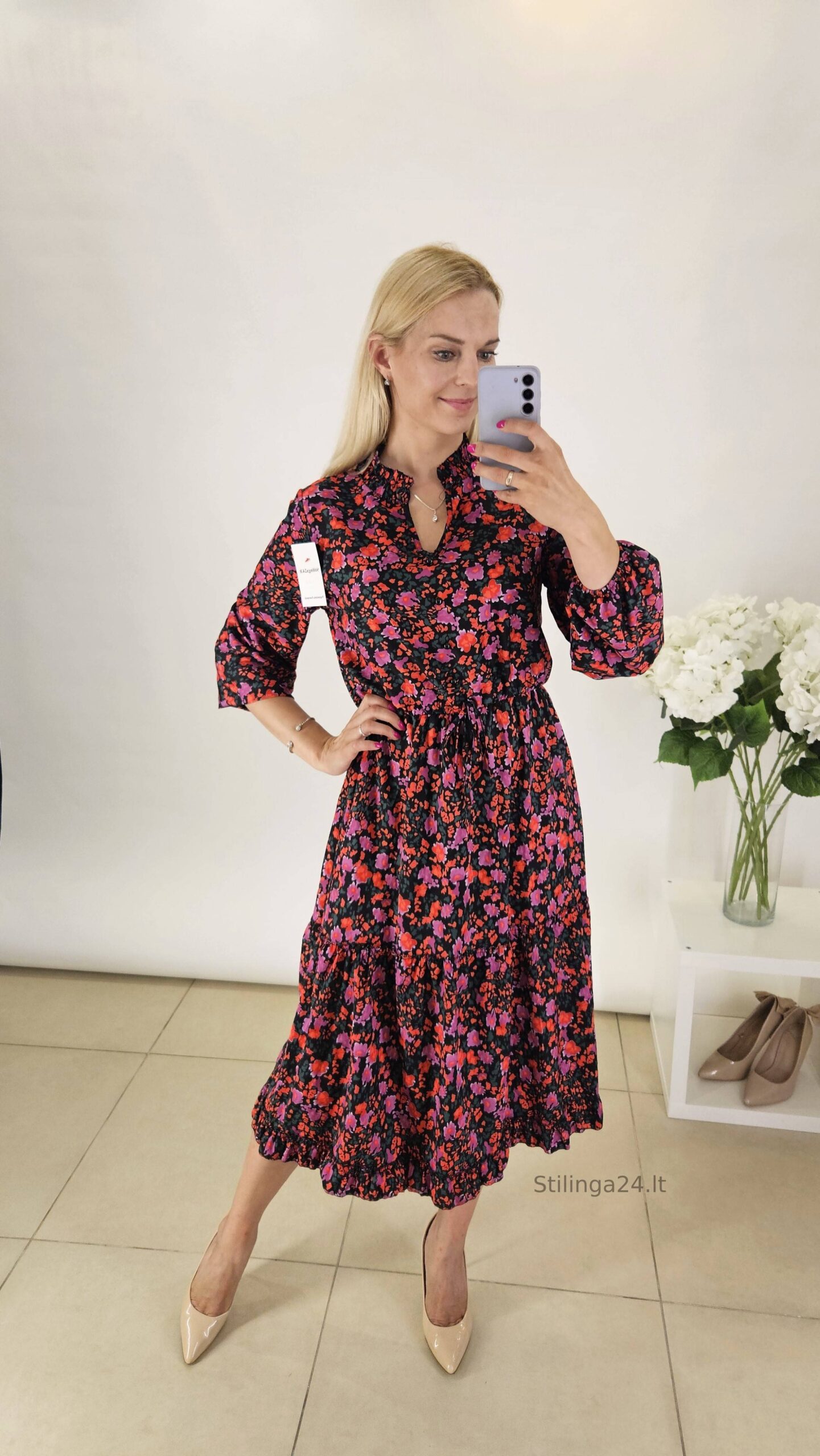 Marga, gėlėta suknelė, liemuo liemenuotas su guma. Raudonas raštas ...